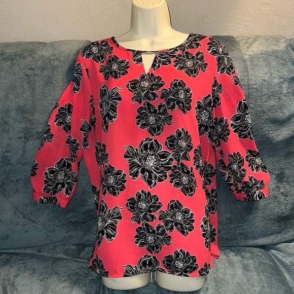 Laura Scott | Tops | Laura Scott Medium Pink With Black Floral Print ...